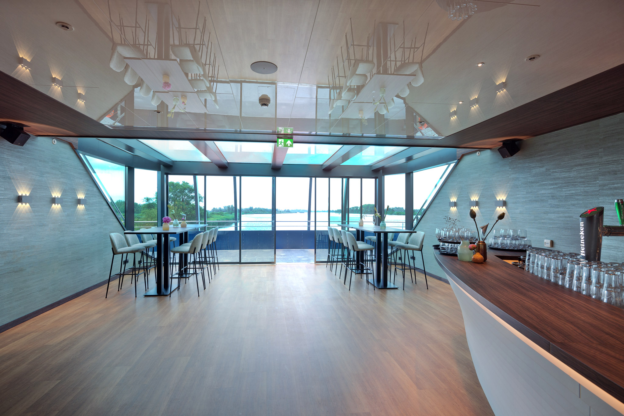 Blue Rhapsody | Eventboats